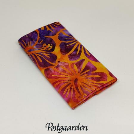 FQ7730 Gylden med blomst - bali - batik - patchworkstof - POSTGAARDEN | Patchwork- , Strik og ...